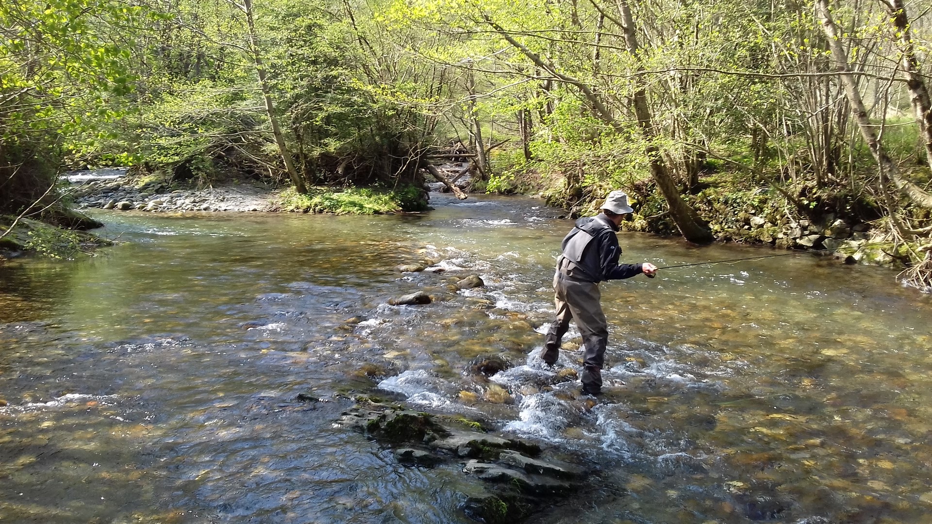FLY FISHING Pyrénées Guide pêche mouche - Moniteur-guide de pêche à la ...