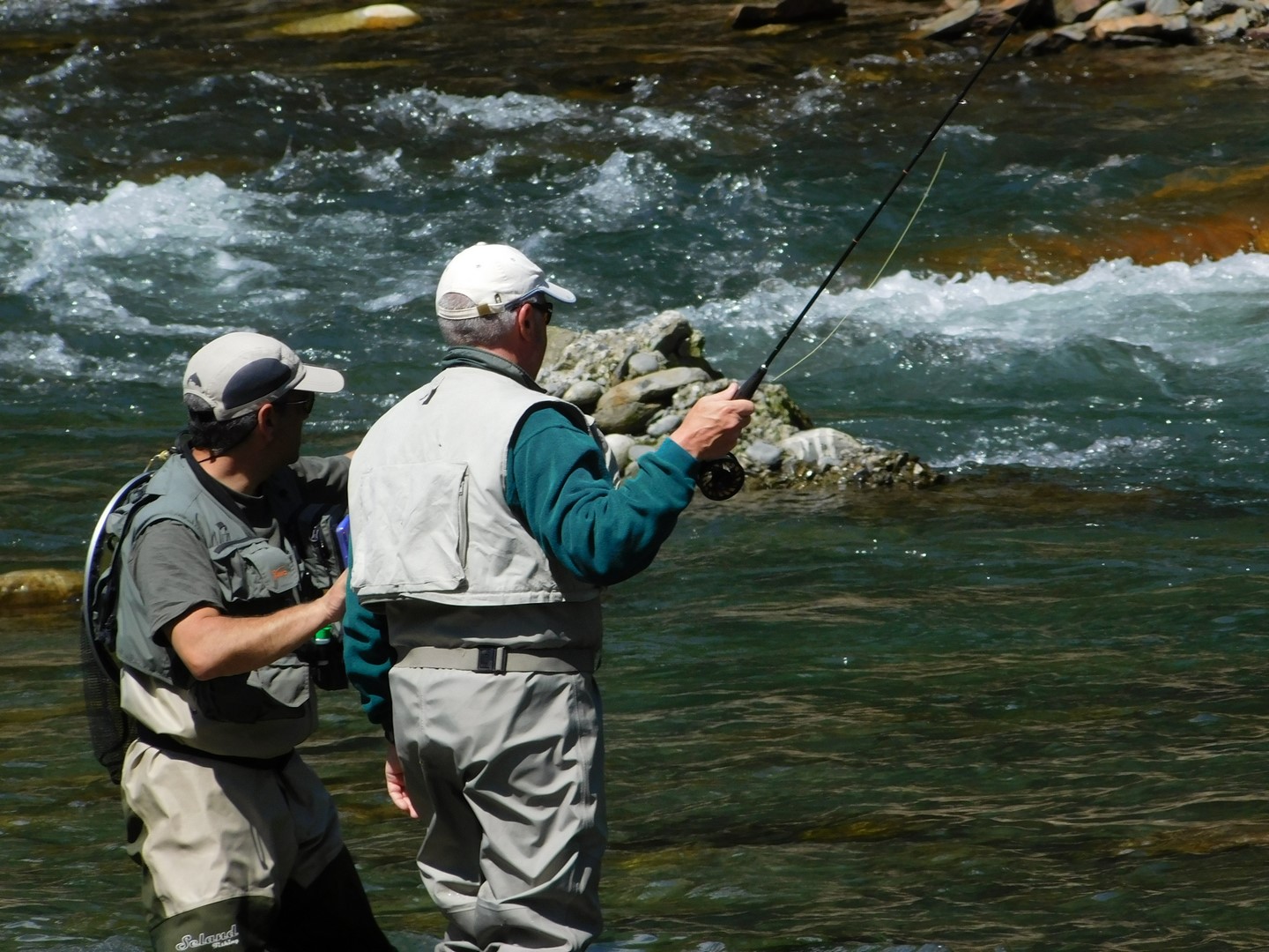 Voyage peche mouche - Moniteur-guide de pêche à la mouche dans les ...