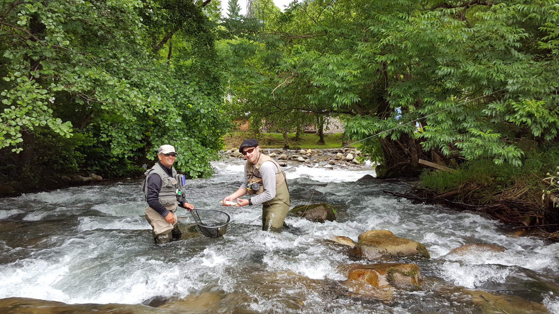 Fly Fishing in the French & Spanish-Pyrénées / Professional Fishing Guide