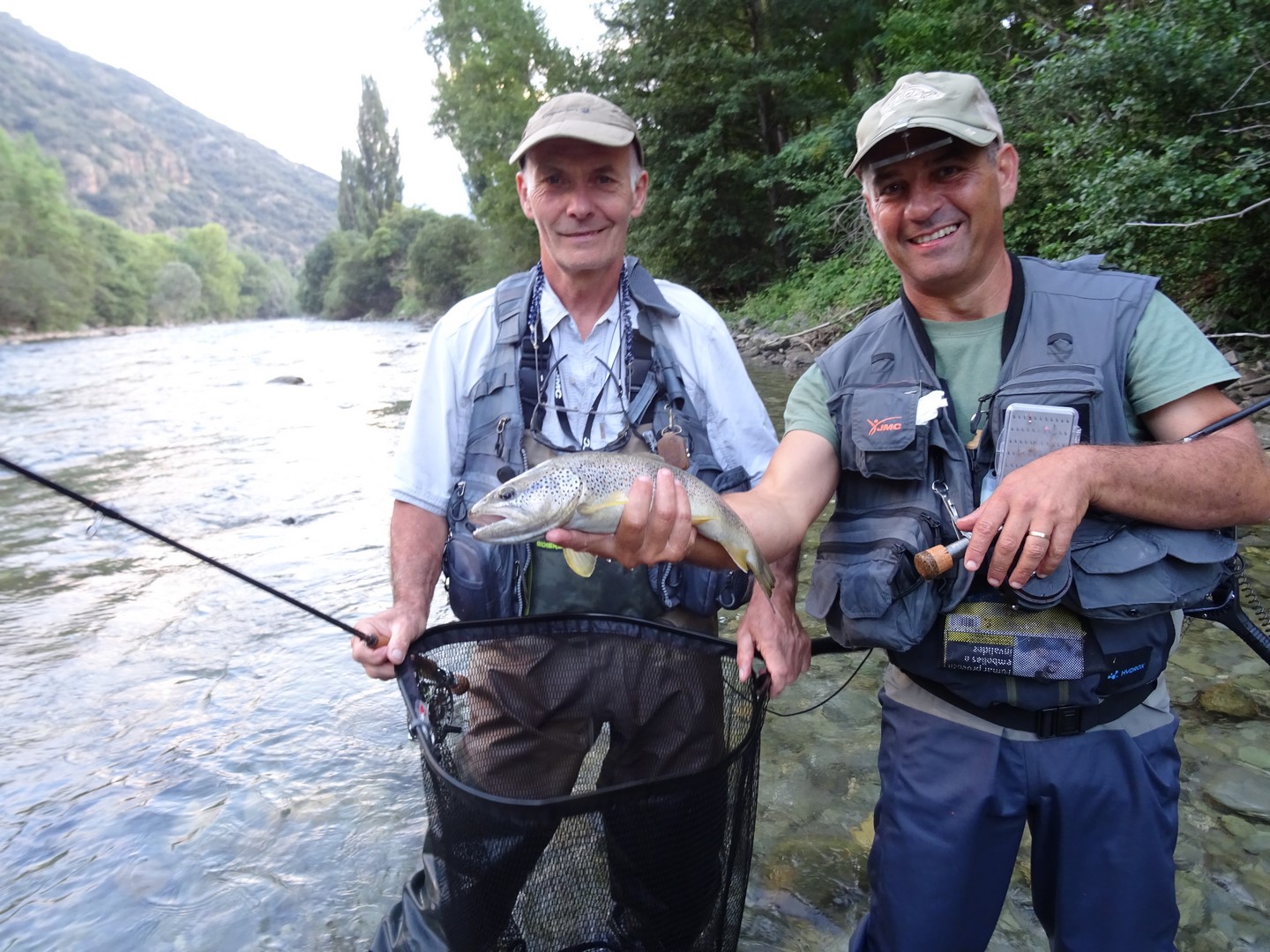 pêche mouche pyrénées - Moniteur-guide de pêche à la mouche dans les ...