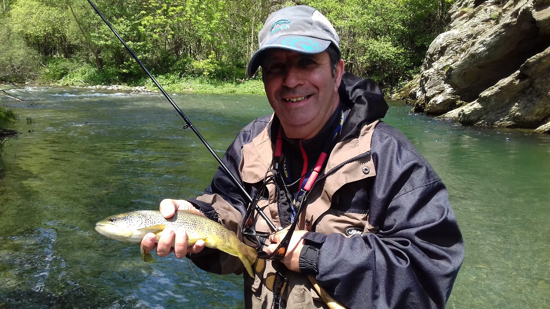 PYRENEES ESPAGNOLES - Moniteur-guide de pêche à la mouche dans les ...